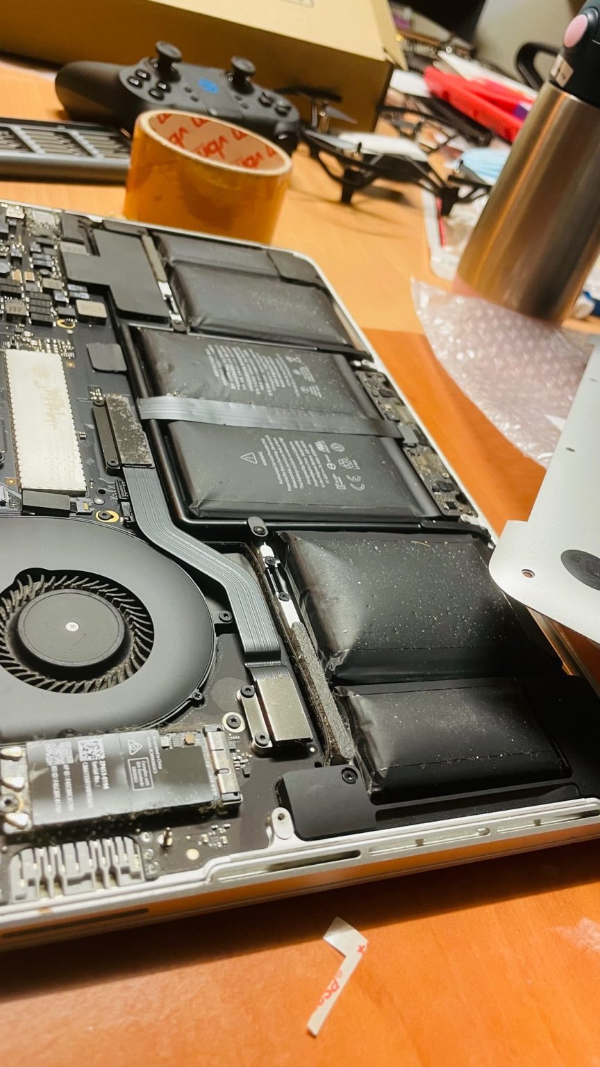 Macbook Battery Swollen or expended